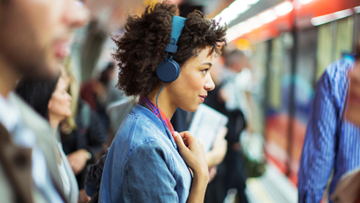 People Listening To Radio Now