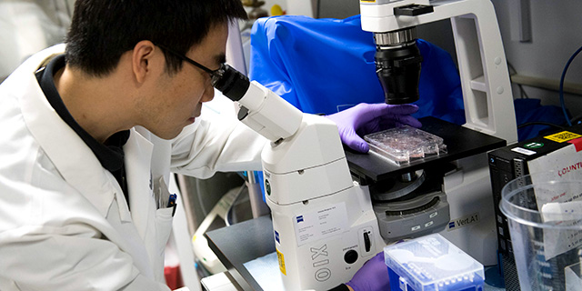 Most in US favor government funding in science, medical research | Pew ...