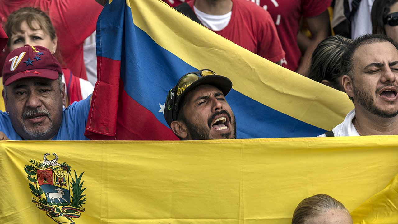 Venezuelans have little trust in government, say economy is in poor ...