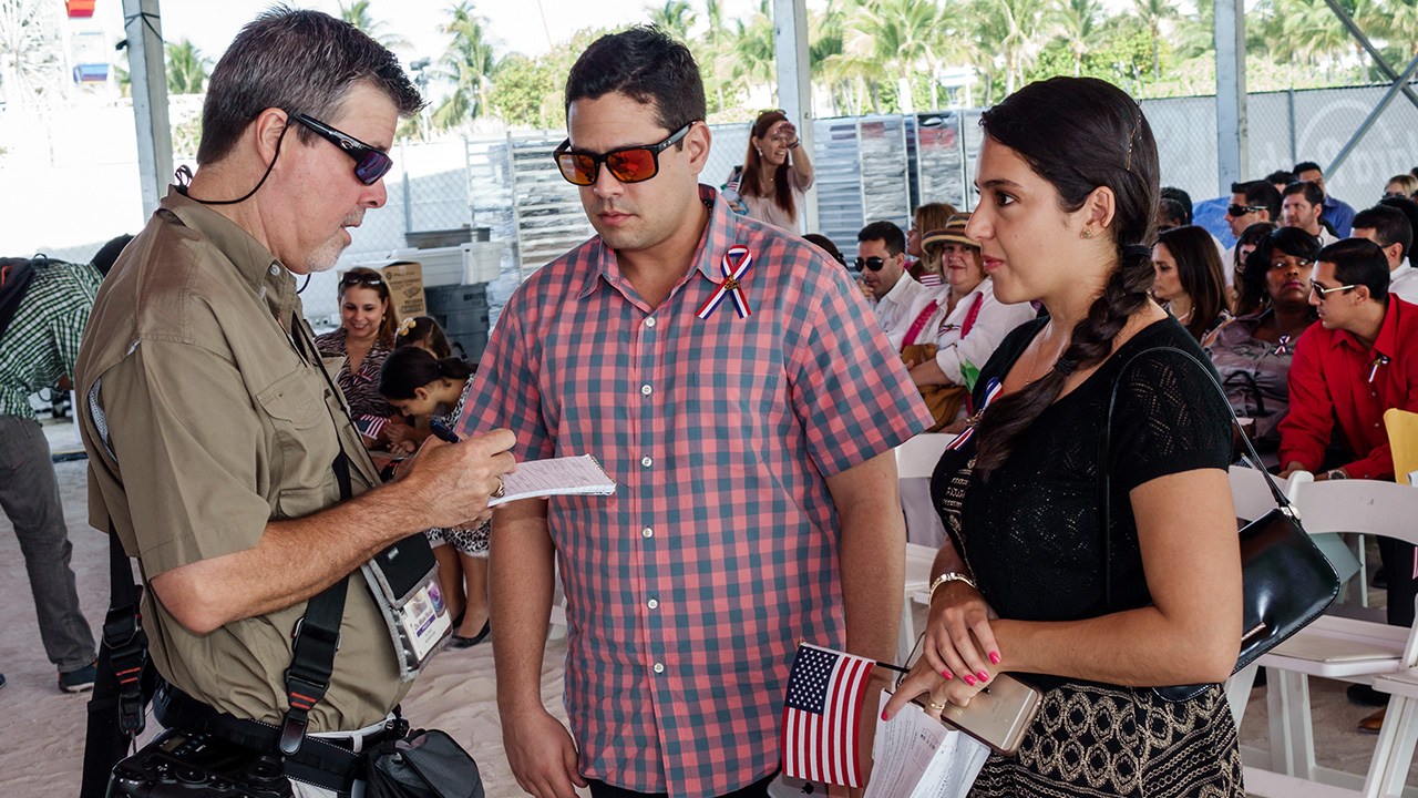 Who talks to local journalists? In US, mainly white, older, more ...