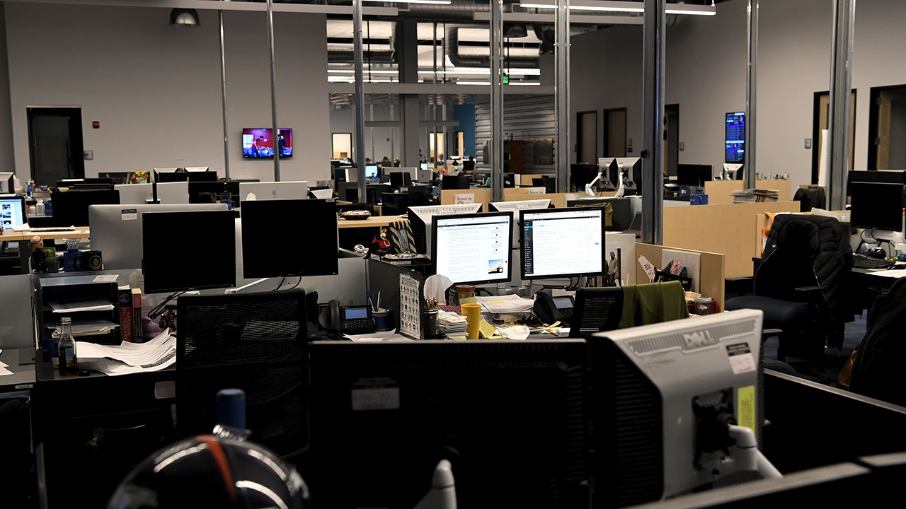 27% of large U.S. newspapers laid off staff in 2018 | Pew Research Center