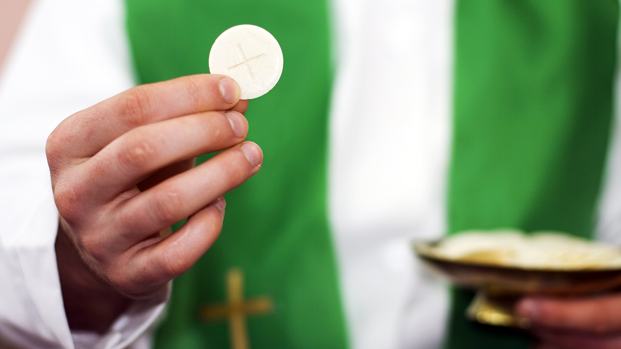 One-third of U.S. Catholics believe in transubstantiation | Pew ...