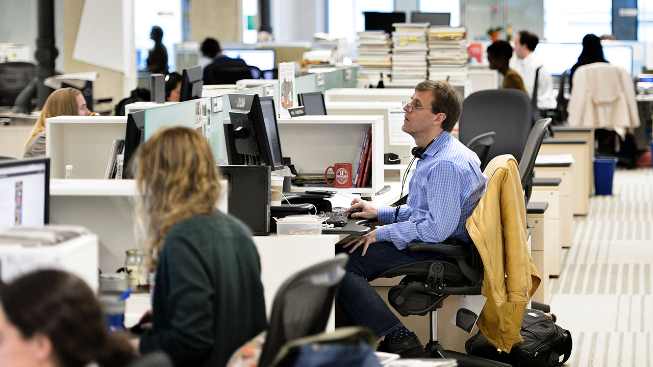 Newsroom job cuts from 2008-18 hit midcareer workers hardest | Pew ...