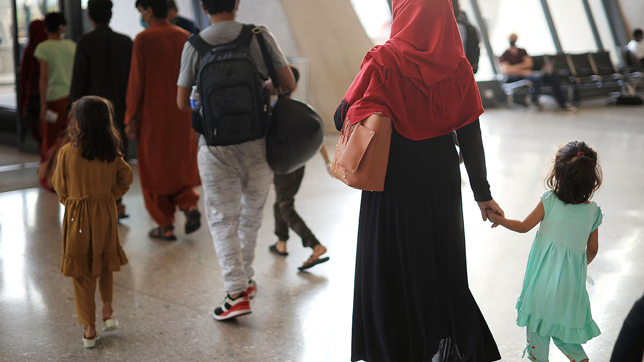 Attitudes on taking in refugees vary by party, race and ethnicity | Pew ...