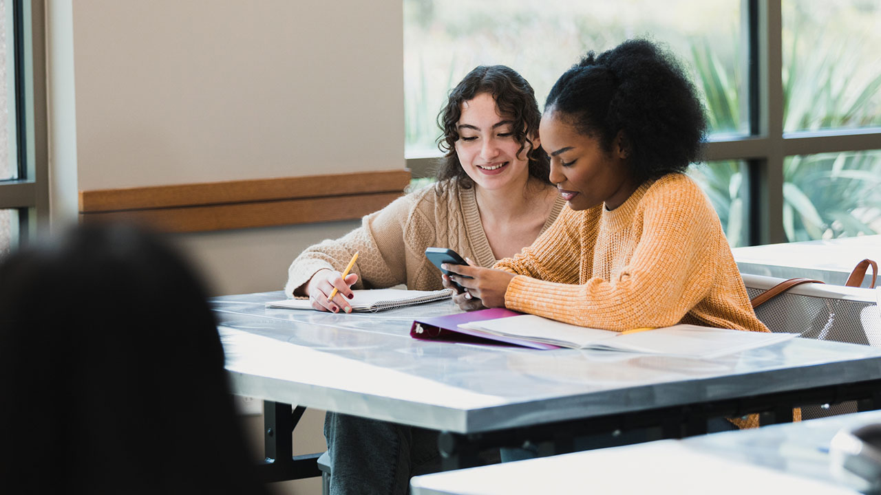High school teachers say phone distraction in class is a big problem in ...